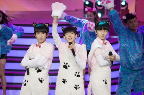 經典團對決TFBOYS Ella跳BIGBANG神曲帥帥 - 韩新日报