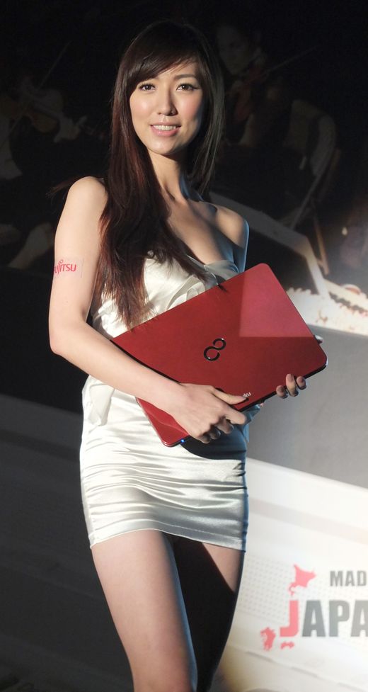 富士通新筆電 LH722 臉偵測功能 看電影不怕被打斷 - 自由電子報 3C科技