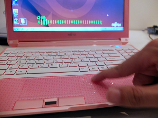 富士通新筆電 LH722 臉偵測功能 看電影不怕被打斷 - 自由電子報 3C科技