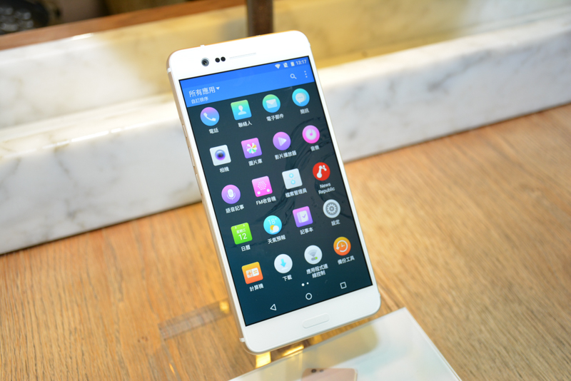 日系 2K 大螢幕，夏普在台推出新機 Sharp Z3！ - 自由電子報 3C科技