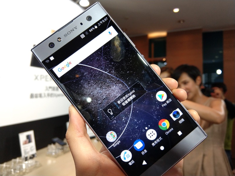 Sony、HTC 選誰？2018 年首款中階機規格對比！ - 自由電子報 3C科技