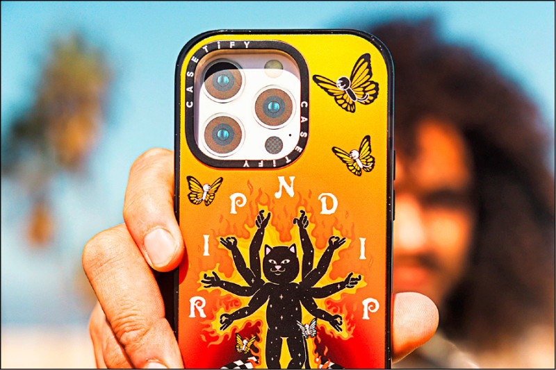 叛逆中指貓把iPhone變潮了 CASETiFY×RIPNDIP手機殼愛搞怪 - 自由電子報 3C科技