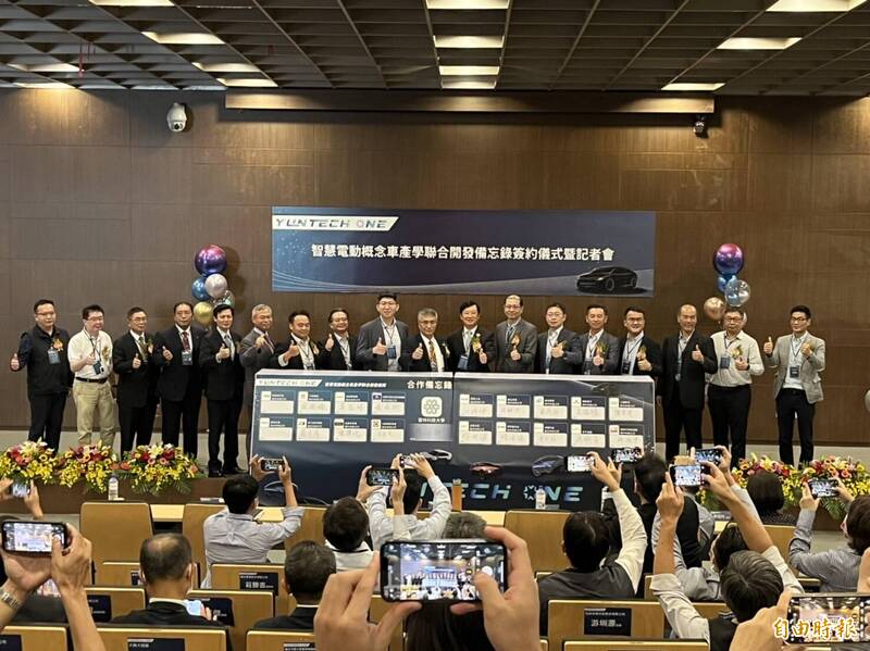 產學共同開發首輛智慧電動車 YunTech ONE明年底完成 - 自由財經
