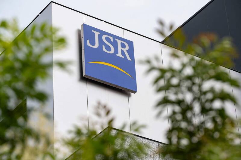 半導體需求復甦疲軟 JSR下調利潤預測 - 自由財經