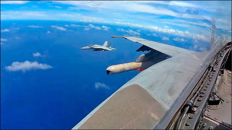 AGM-84H 飛彈列入明年度國防預算 可在共軍防空火力網外執行攻擊 - 自由軍武頻道