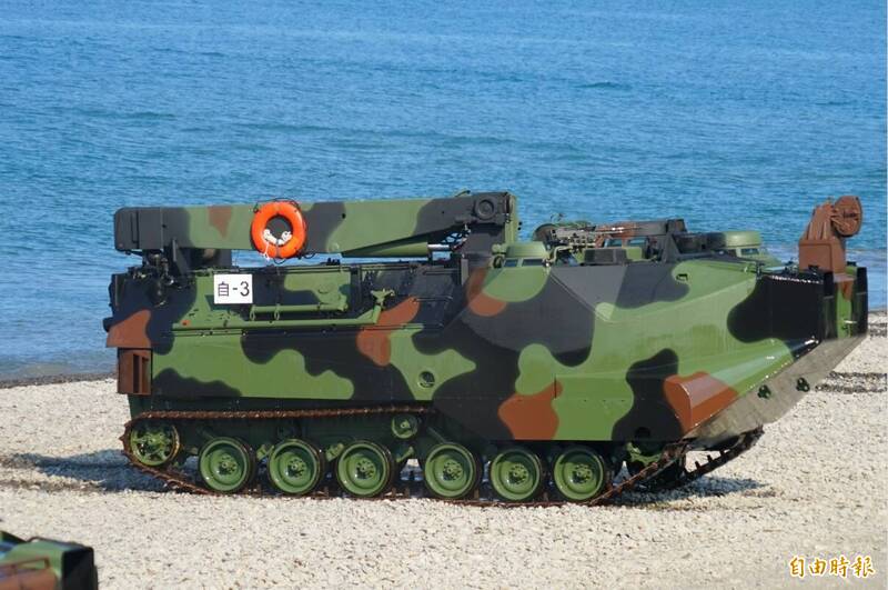 模擬「P7車輛嚴重進水」 陸戰66旅AAV7海上換載訓練 - 自由軍武頻道