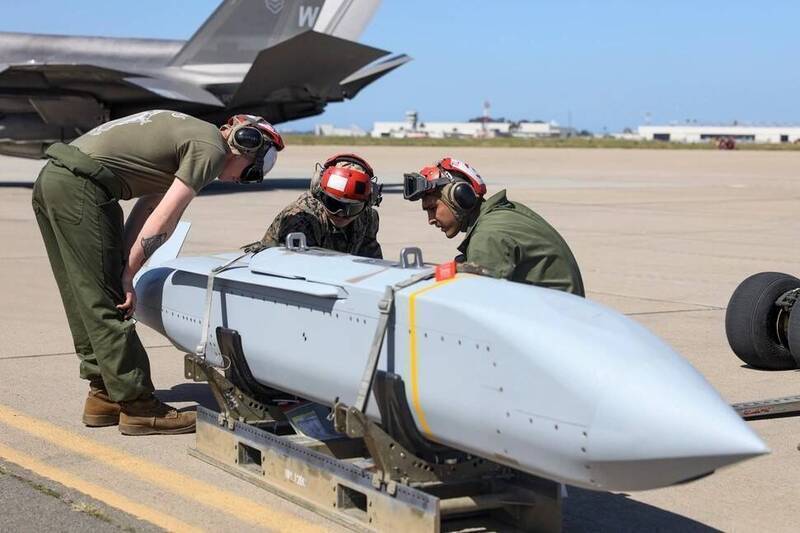 141架F-16V BLK20已全數升級 配套的AGM-154C飛彈還要延到115年 - 自由軍武頻道