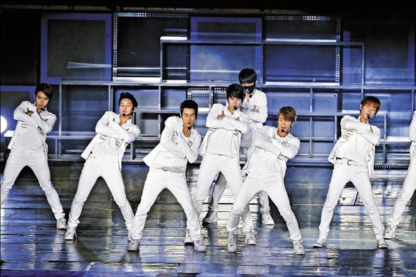 SJ萬人迷 重現SORRY舞-東海嘴甜喊寶貝 神童清唱世上只有媽媽好 - 自由娛樂