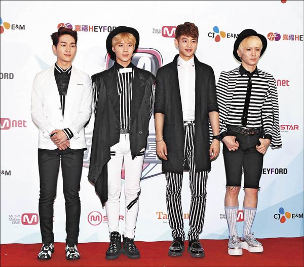 15組韓星轟蛋 SHINee讚台魅力大 － Teen Top動感開場 8千人同歡吸金2千萬 - 自由娛樂