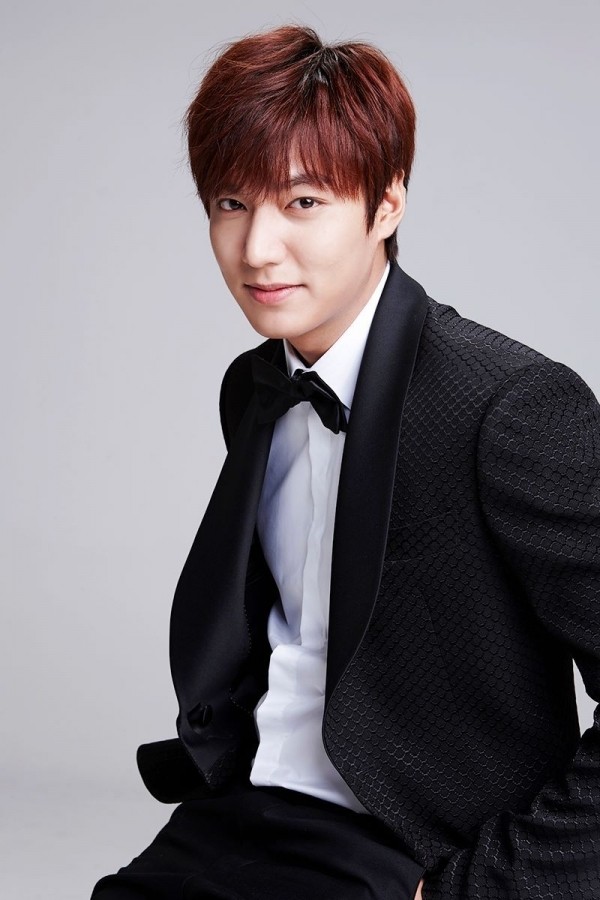 李敏鎬放假惹～春節陪家人 - 自由娛樂