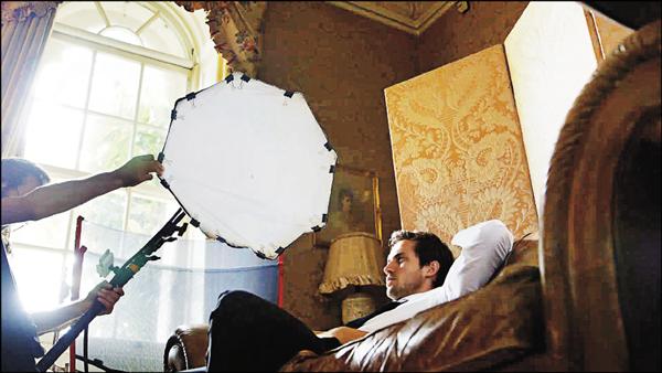 【流行消費】英倫憂鬱氣質 散發魅力 - 自由娛樂