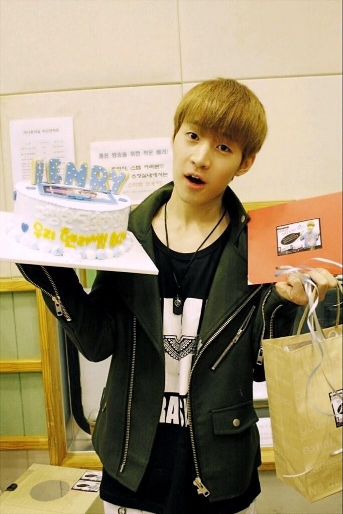 Henry被SM選中 竟遭爸爸反對！ - 自由娛樂