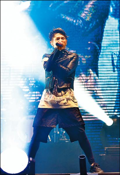 TAKA揪2.2萬台粉跳蛋 高喊愛台灣 - 自由娛樂