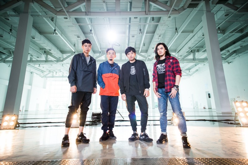 滅火器號召千人拍MV 操壞粉絲頻NG - 自由娛樂