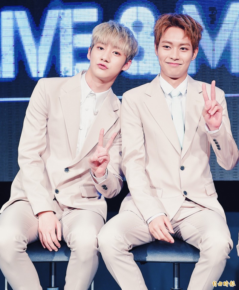 （影音）KNK來台想逛夜市大吃 狂送手指愛心 - 自由娛樂