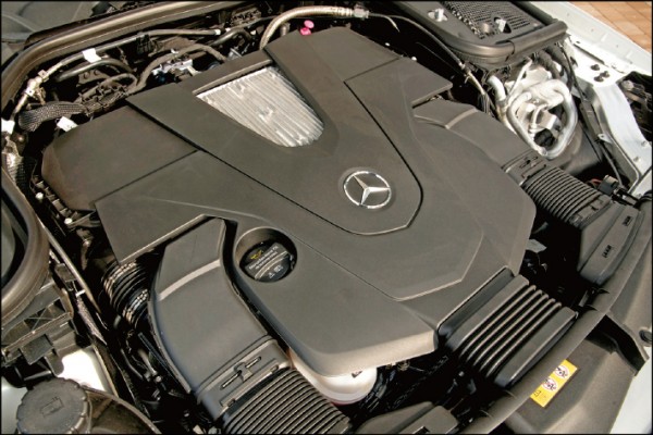 【流行消費】情遇巴塞隆納 － Mercedes-Benz E400 Coupé 4MATIC加泰隆尼亞試駕 - 自由娛樂