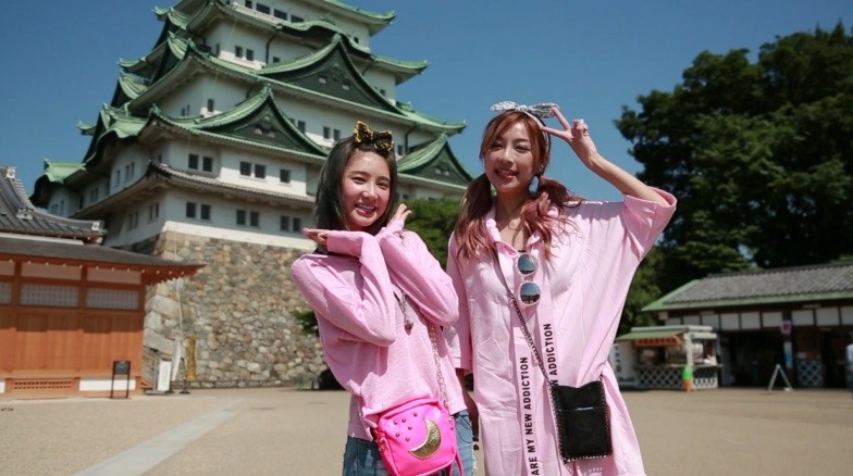 天氣女孩Hi Jon搶當楊貴妃 脫衣跳許願池求回春 - 自由娛樂