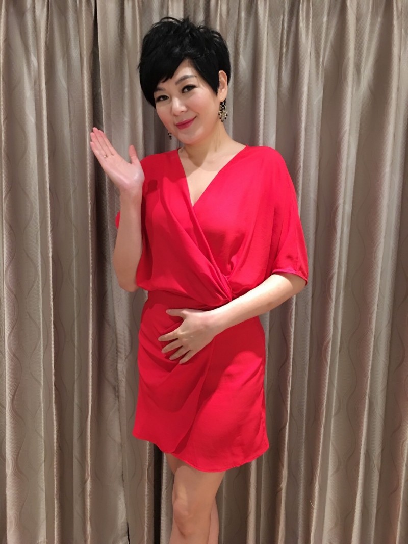 被女兒笑「背殺」 人妻女星拿私房錢偷做醫美 - 自由娛樂