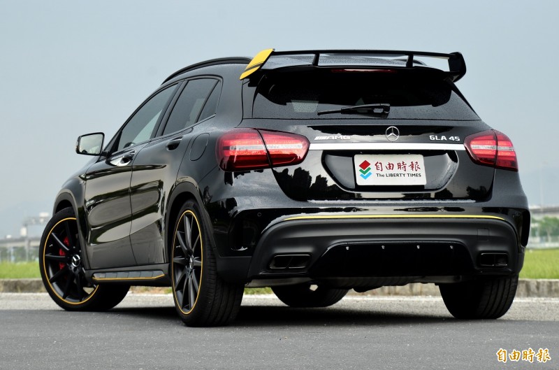 德意志鐵血跨界鋼砲─Mercedes-AMG GLA45 4MATIC試駕 - 自由娛樂