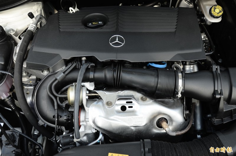 5人座「跑格化包裝」更年輕動感─Mercedes-Benz B200 White Art Edition試駕 - 自由娛樂