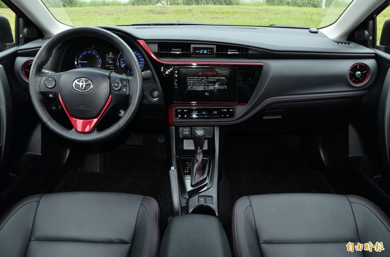 國內最暢銷車款跑格大躍進─豐田Corolla Altis X試駕 - 自由娛樂
