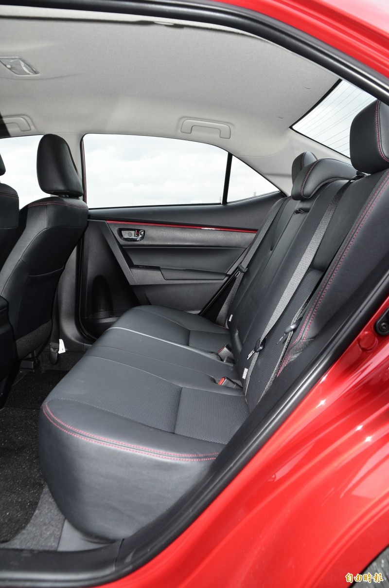 國內最暢銷車款跑格大躍進─豐田Corolla Altis X試駕 - 自由娛樂