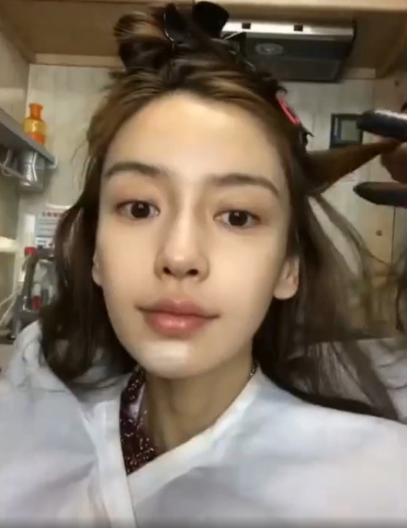Angelababy素顏照曝光 妝前妝後模樣掀論戰 - 自由娛樂