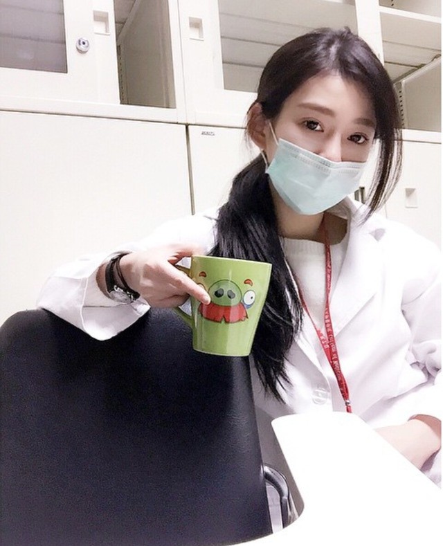 醫界女神驚喜合照柯P 激似Angelababy絕密照曝光 - 自由娛樂