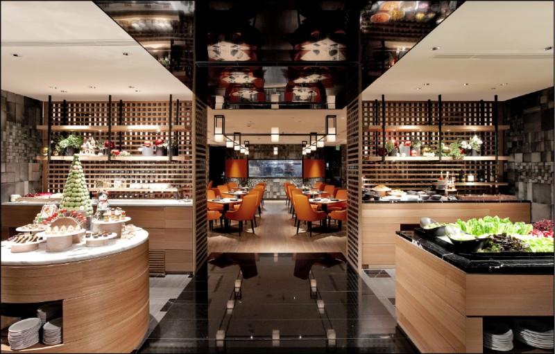 【消費新聞】ROBIN’S Grill 展演直火炭烤廚房 - 自由娛樂