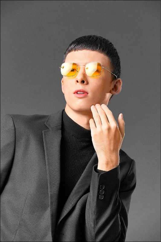 NIO男女通吃 交友不設限 - 自由娛樂