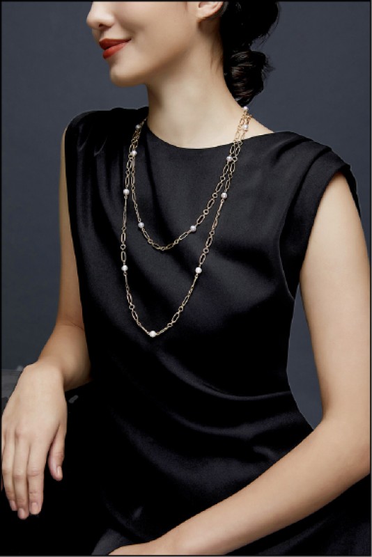 【消費快遞】MIKIMOTO祈願明年平安璀璨─珍珠新品M Code 幾何圖形結合動感鏈結設計 長鍊疊搭活潑優雅 - 自由娛樂