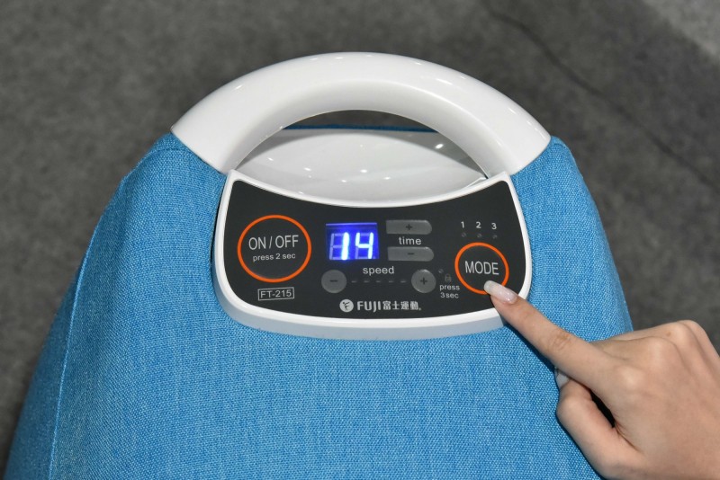 坐著練核心美化曲線 FUJI騎馬機鮮豔6色同步上市 - 自由娛樂