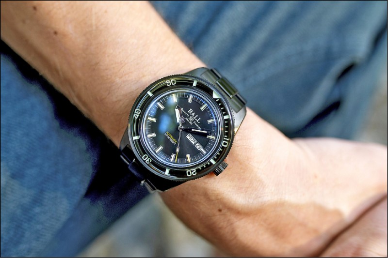 【消費快遞】彩虹錶自動發光 黑暗中閃耀 - 自由娛樂