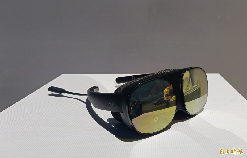 值得買嗎？搶先體驗VIVE Flow沉浸式眼鏡 不受空間限制爽看大螢幕《魷魚遊戲》 - 自由娛樂