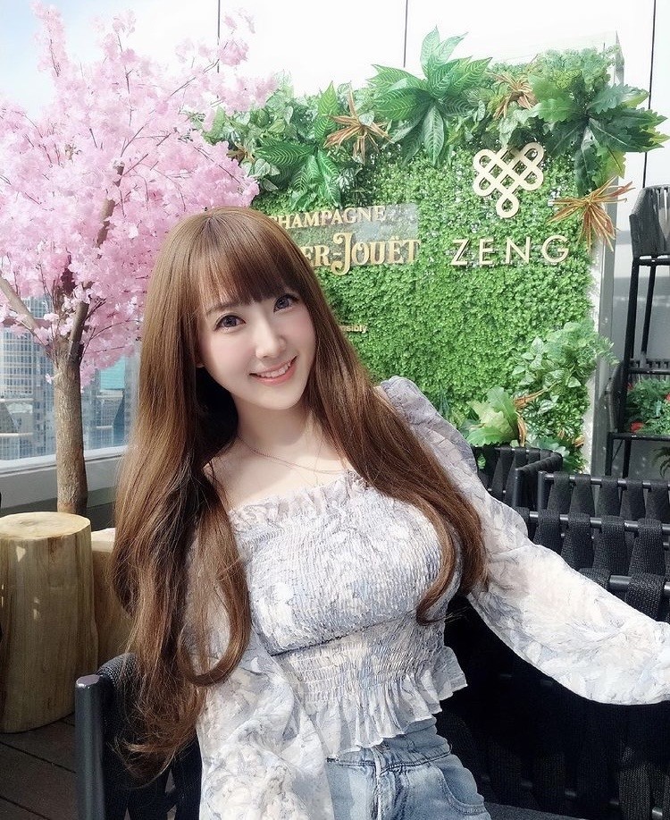 「百萬顏值」空姐網紅進軍NFT 限量雪乳級短影音推出秒殺 - 自由娛樂