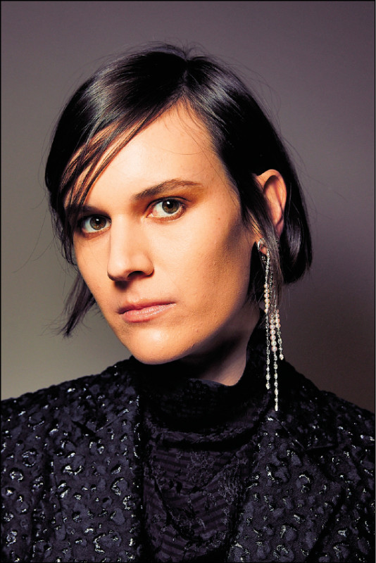 TASAKI全新耳環 撞色華麗 - 自由娛樂