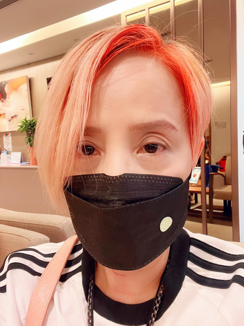 李明依「隻身無助痛哭」 親揭原因網心疼 - 自由娛樂