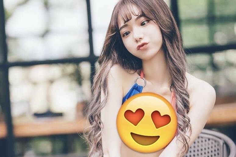 國慶最辣！網紅啾啾「國旗包夾巨乳」 嘟嘴曬邪惡視角 - 自由娛樂