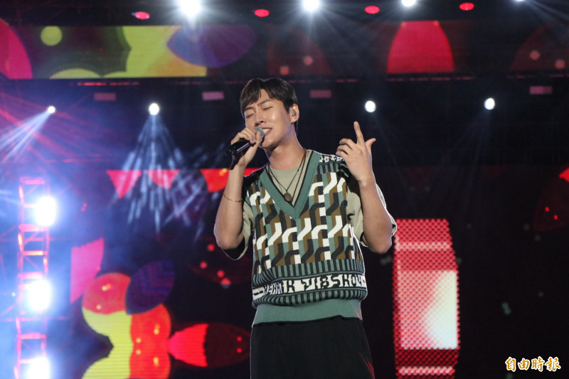 台中跨年》SHAUN唱神曲《Way Back Home》 粉絲陶醉喊「歐爸」 - 自由娛樂
