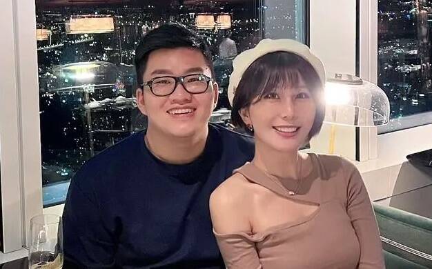 Joeman元旦凌晨證實熱戀 同框實況主Niya - 自由娛樂