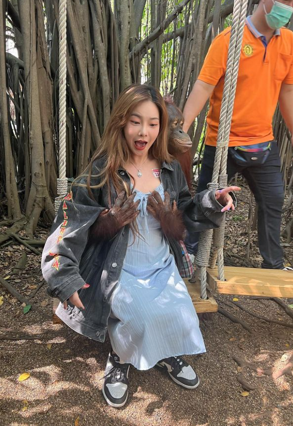 奎丁遊泰遭襲胸！ 凶手色情邪笑畫面流出 - 自由娛樂
