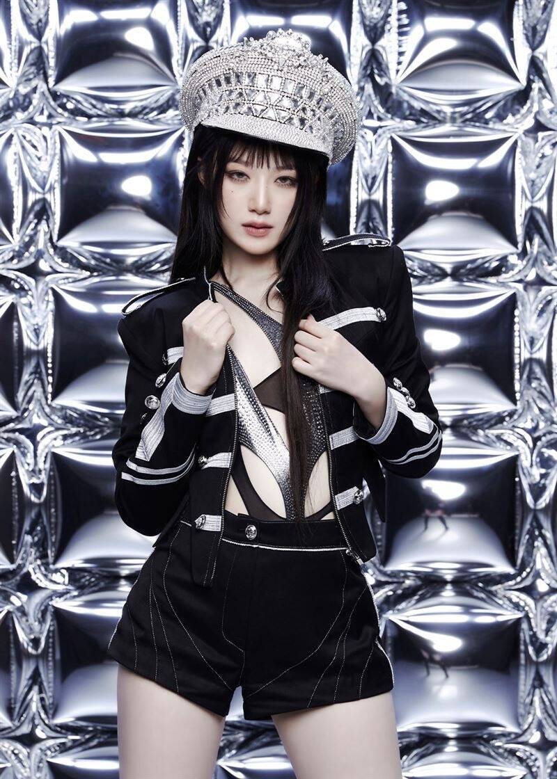 （G）-IDLE全新形象照「上下都有光」 暗黑成熟魅力無法擋 - 自由娛樂