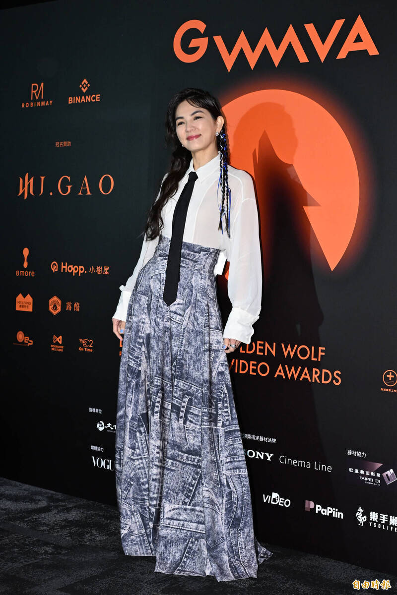 Ella睽違9年發片！金狼獎開唱新歌 點名S.H.E「這首MV」拍最久 - 自由娛樂