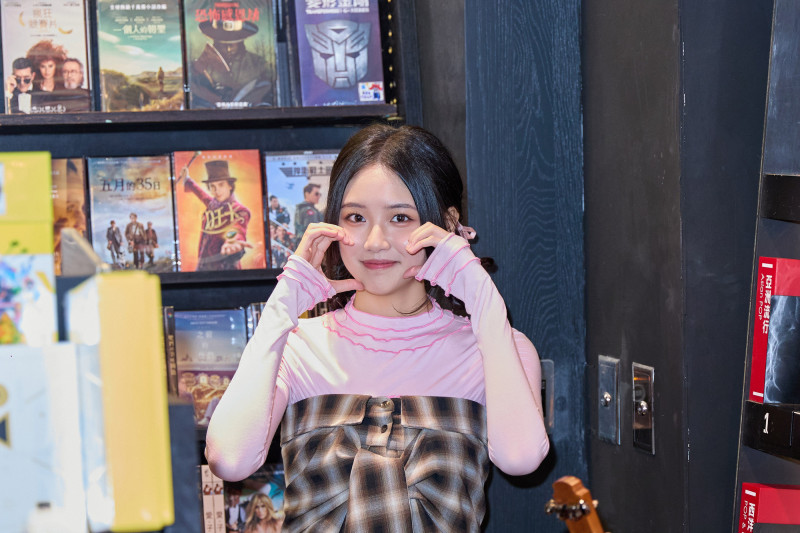 被BTS柾國翻牌！台灣女孩Bettii杯緹爆紅 透露眼神秘訣 - 自由娛樂