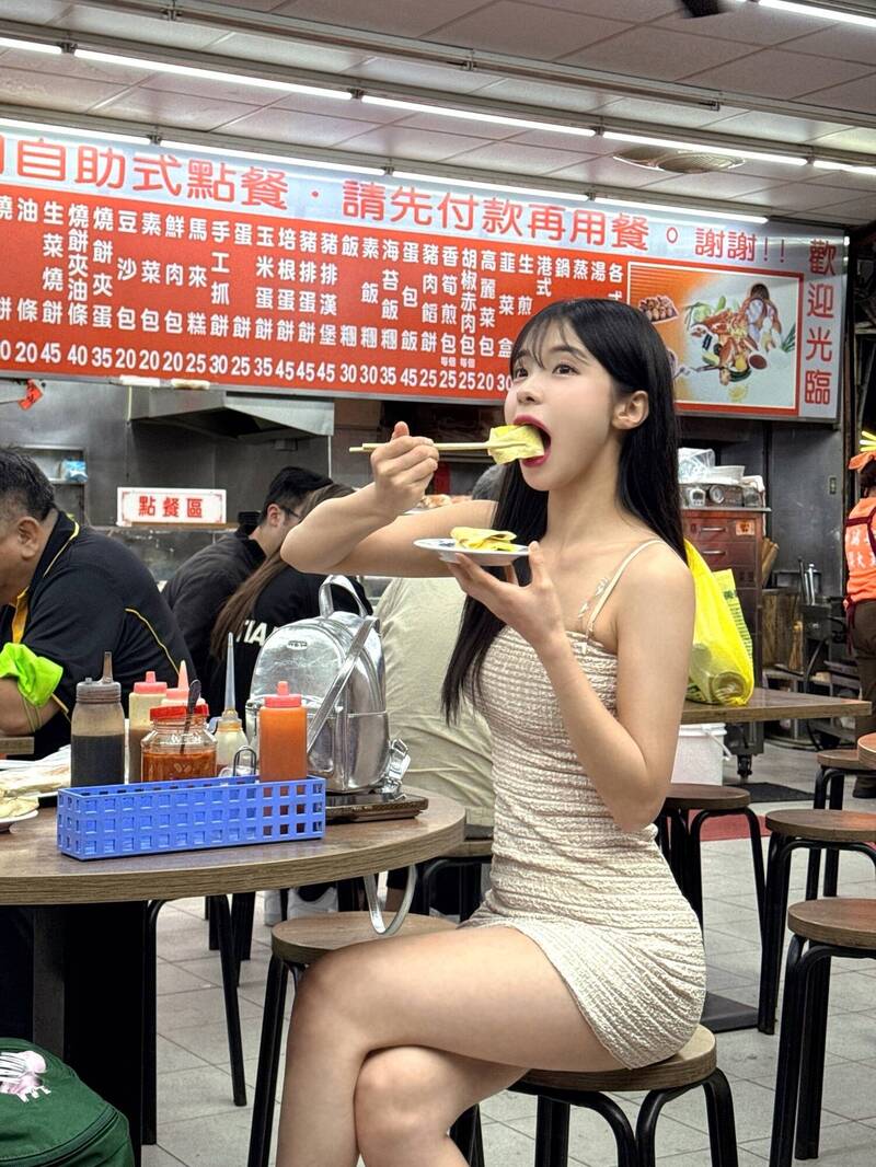 不斷放大…李多慧曬照喊「嘴很大吧」 引萬人朝聖 - 自由娛樂