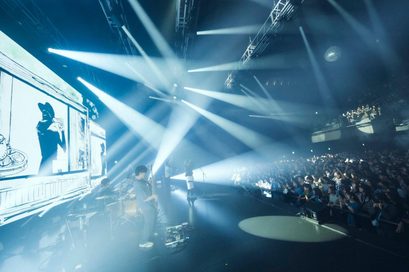 《咒術迴戰》神曲台灣首唱！EVE嗨翻台粉 不喝珍奶吃壽司郎 - 自由娛樂