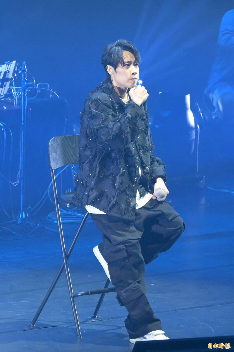 TANK開唱第一首歌就有狀況！手摸心臟嚇壞歌迷 - 自由娛樂