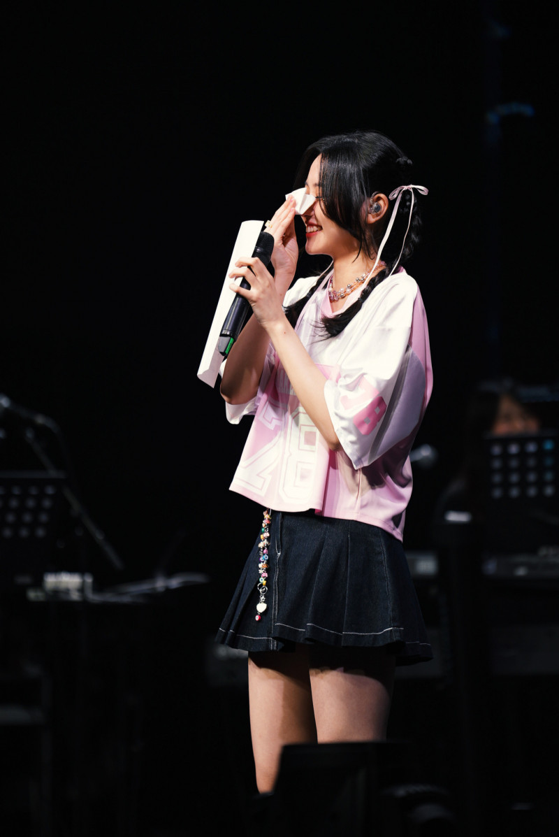 19歲願望竟是「剪瀏海」！Bettii離台前不忍了 當眾大噴淚 - 自由娛樂