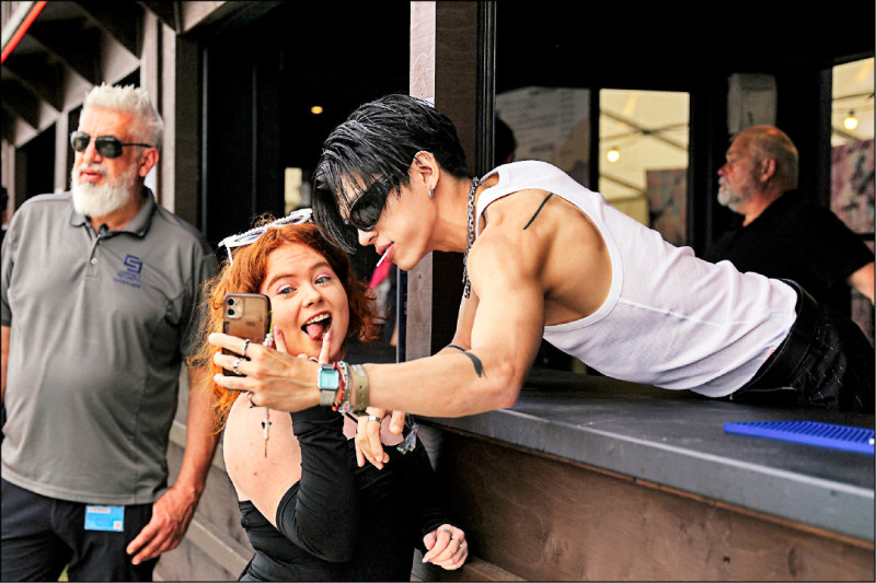 KIRE攻進倫敦BST Hyde Park音樂節 感動險落淚 - 自由娛樂