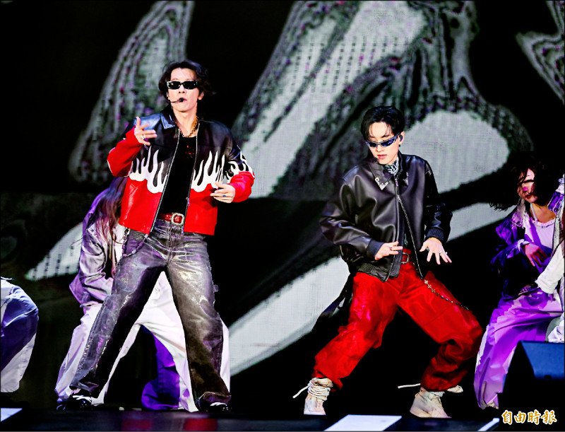 《KKBOX演唱會》SJ空降雄蛋「情書紙花」撩台粉 蔡健雅化身綻放女神開場 - 自由娛樂